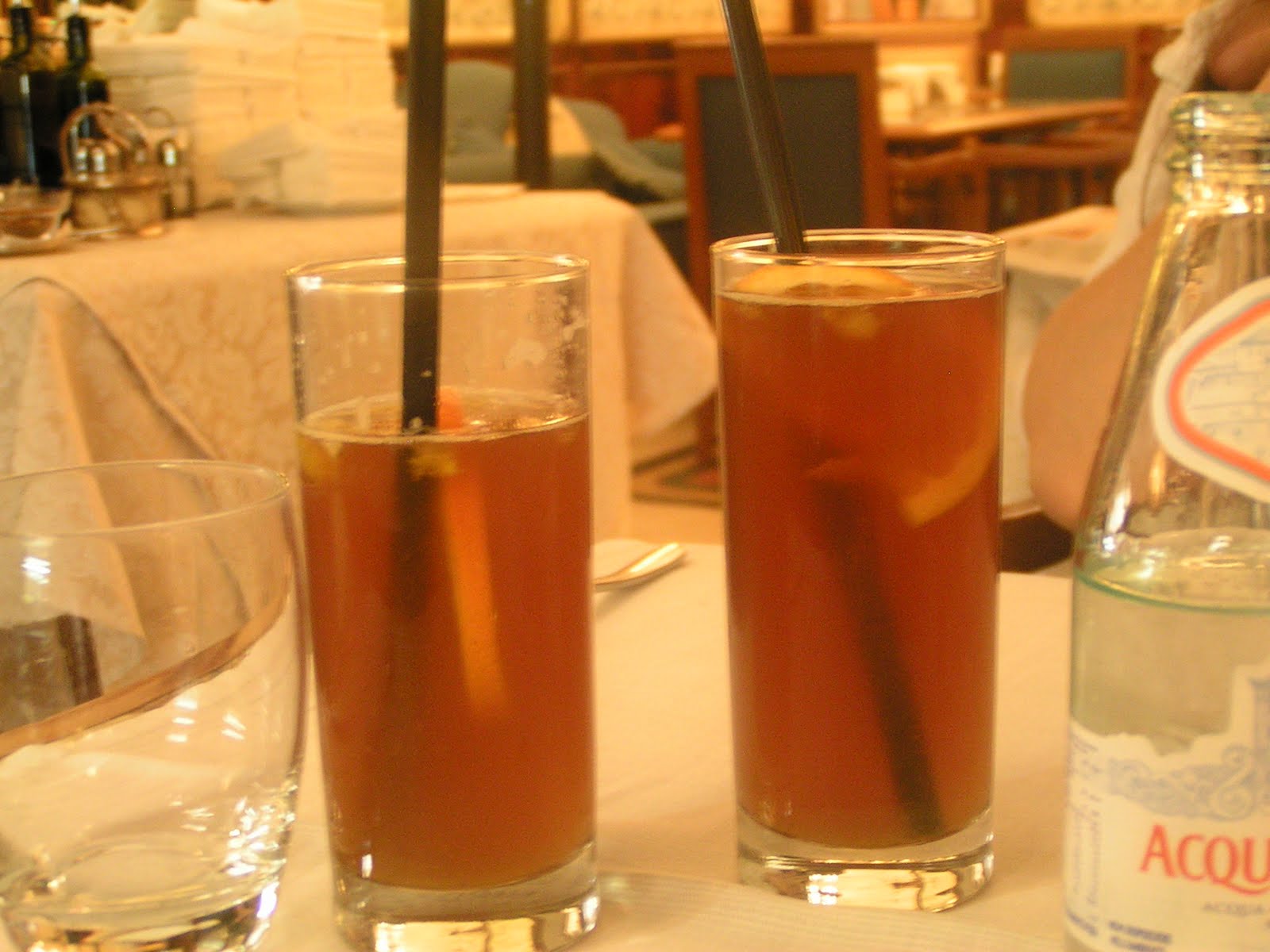 Peach Iced Tea in Rome - The Weary Ham Hock